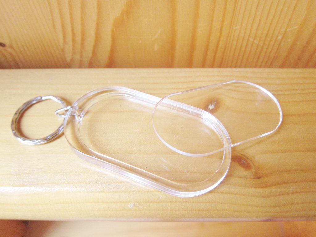 Photo Keyring / Keychain, DIY oval & plastic - Shine Kids Crafts