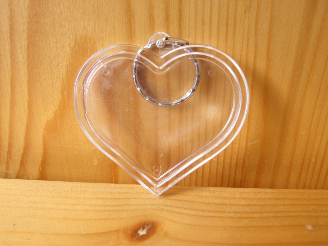 Photo Keyring / Keychain, DIY heart & plastic - Shine Kids Crafts